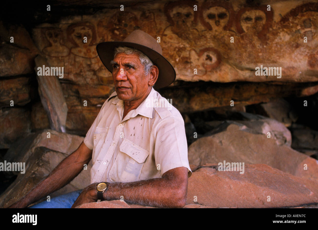 Traditional australian aboriginal primitive art hi-res stock ...