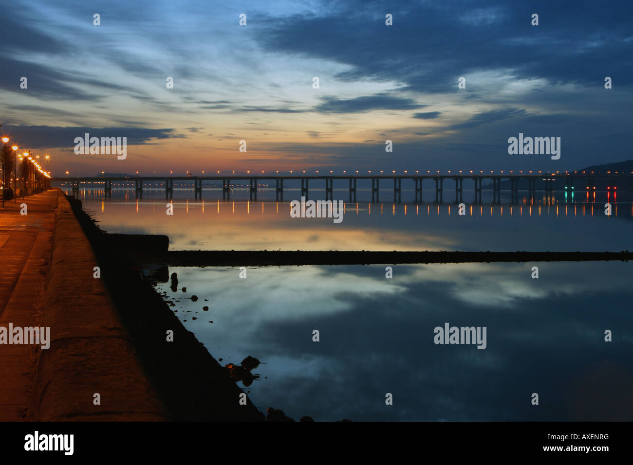 Sunrise on the river tay Stock Photo - Alamy