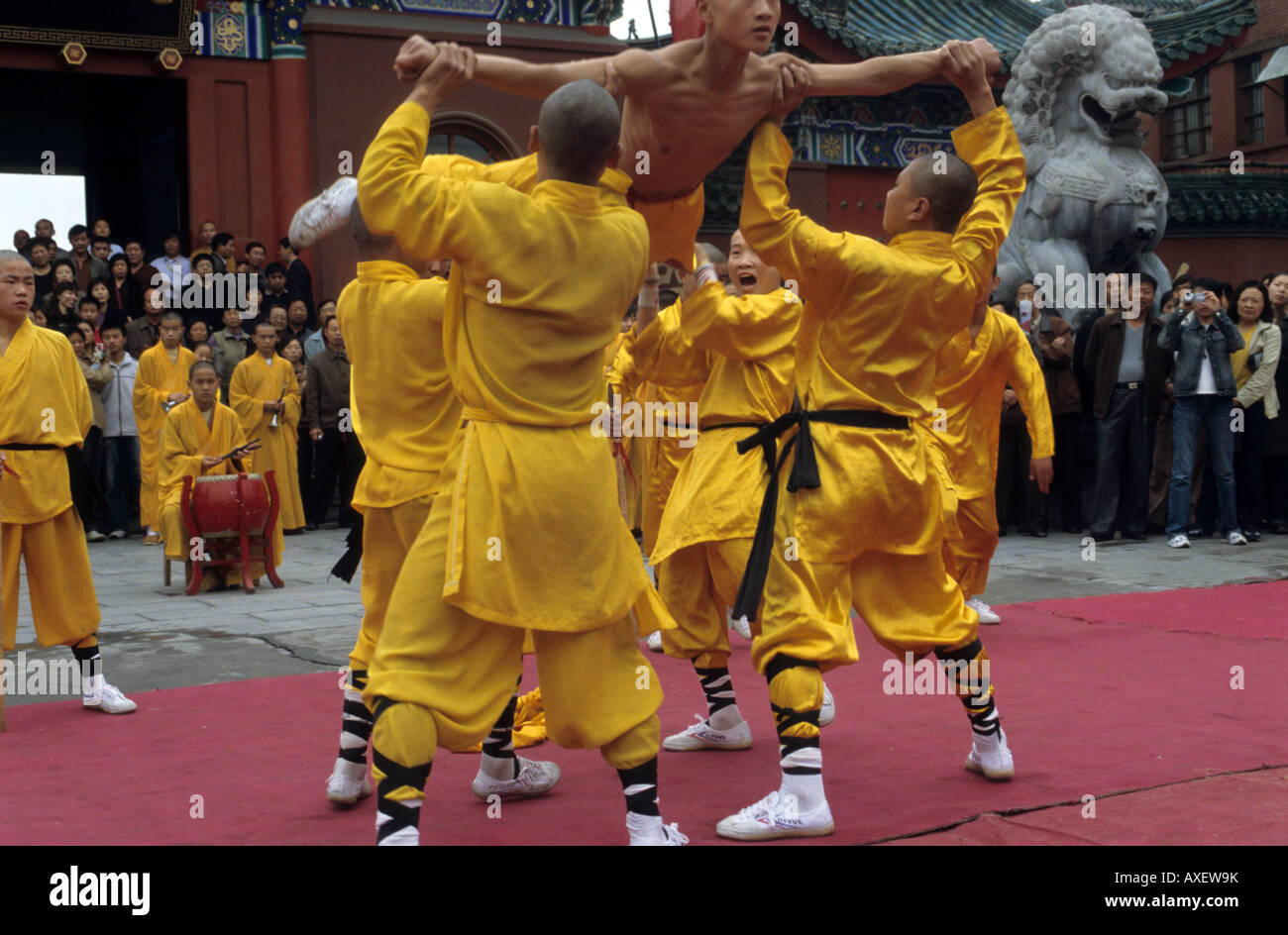 The Shaolin temple monks in action Henan province China Stock Photo - Alamy The Shaolin temple monks in action Henan province China Stock Photo - Alamy