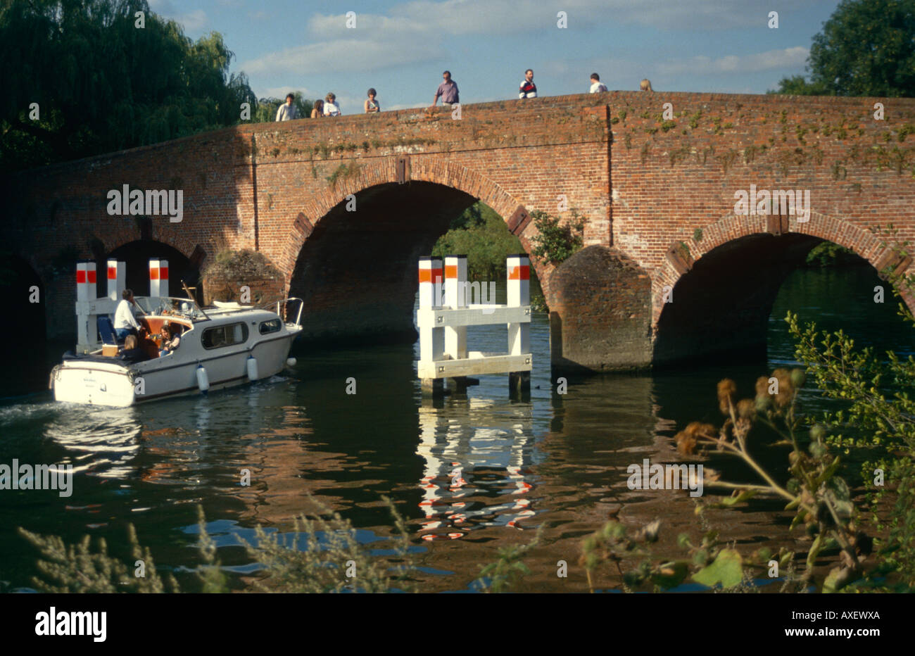 Boat on River Thames at Sonning Bridge, Sonning, near Reading ...