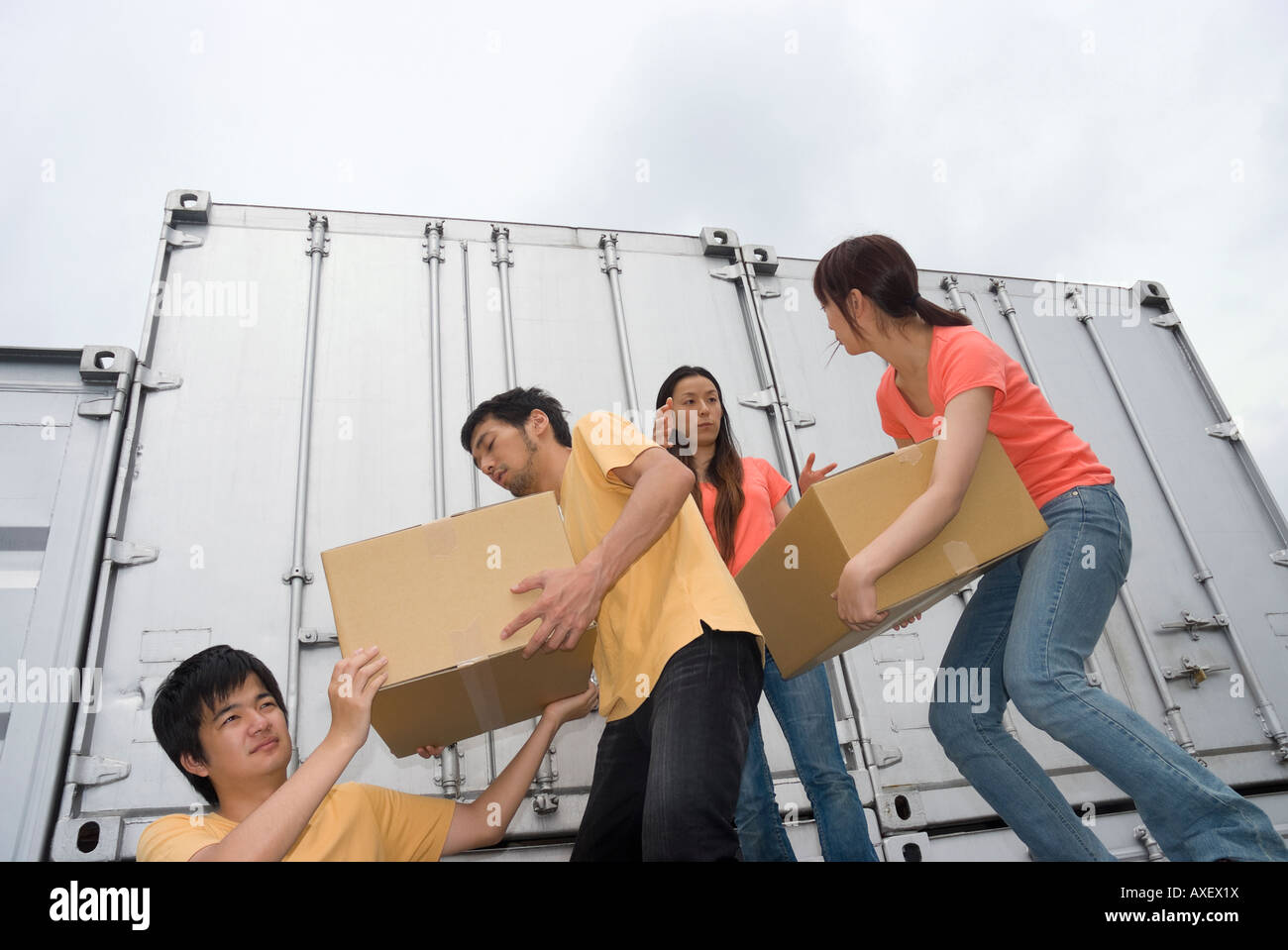 People carrying boxes hi-res stock photography and images - Alamy