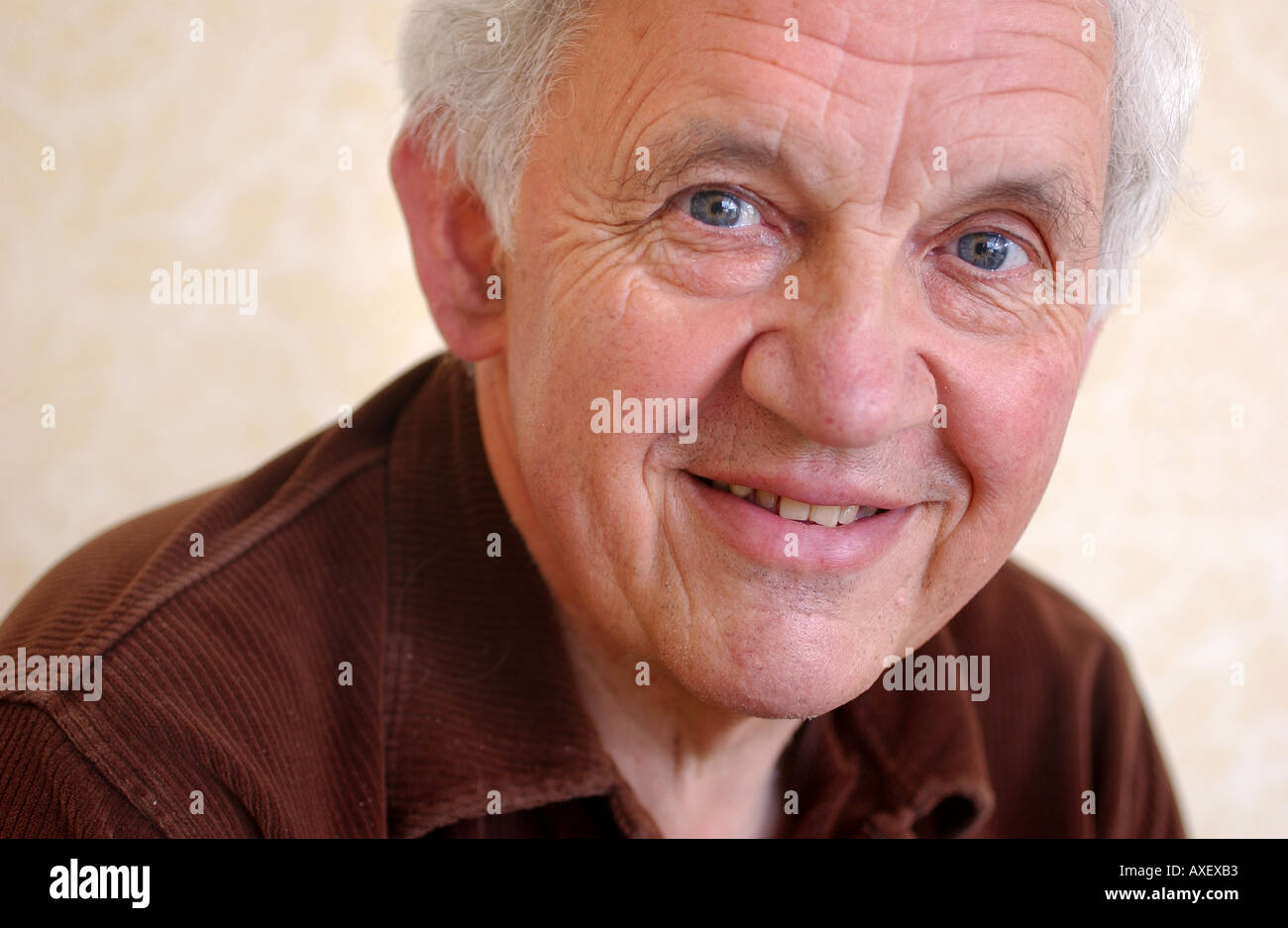 Professor Ted Wragg at home in Exeter Devon Stock Photo - Alamy