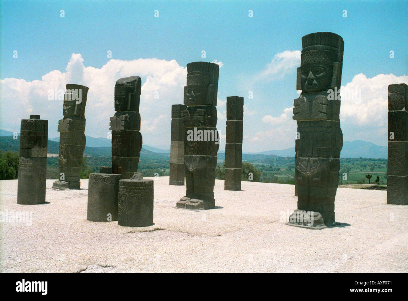 Colossal figures hi-res stock photography and images - Alamy