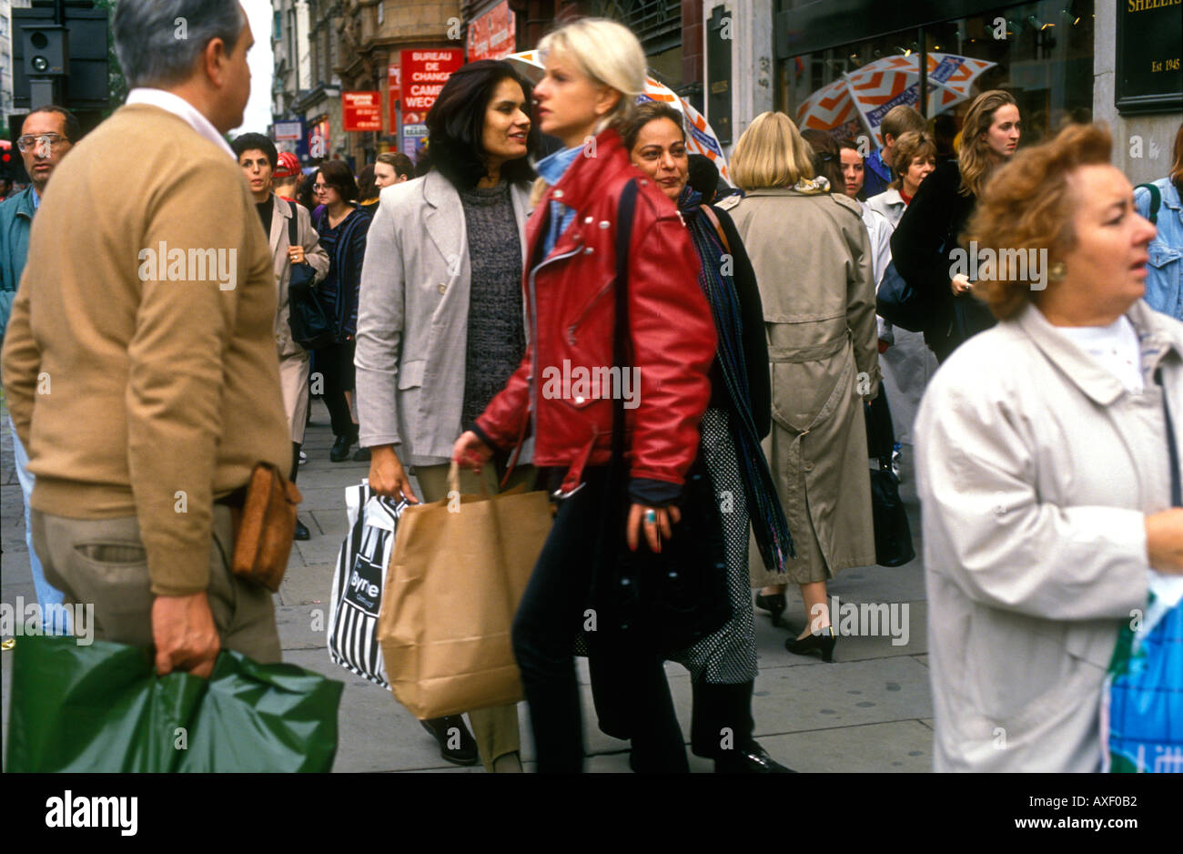 Crowded london street hi-res stock photography and images - Alamy