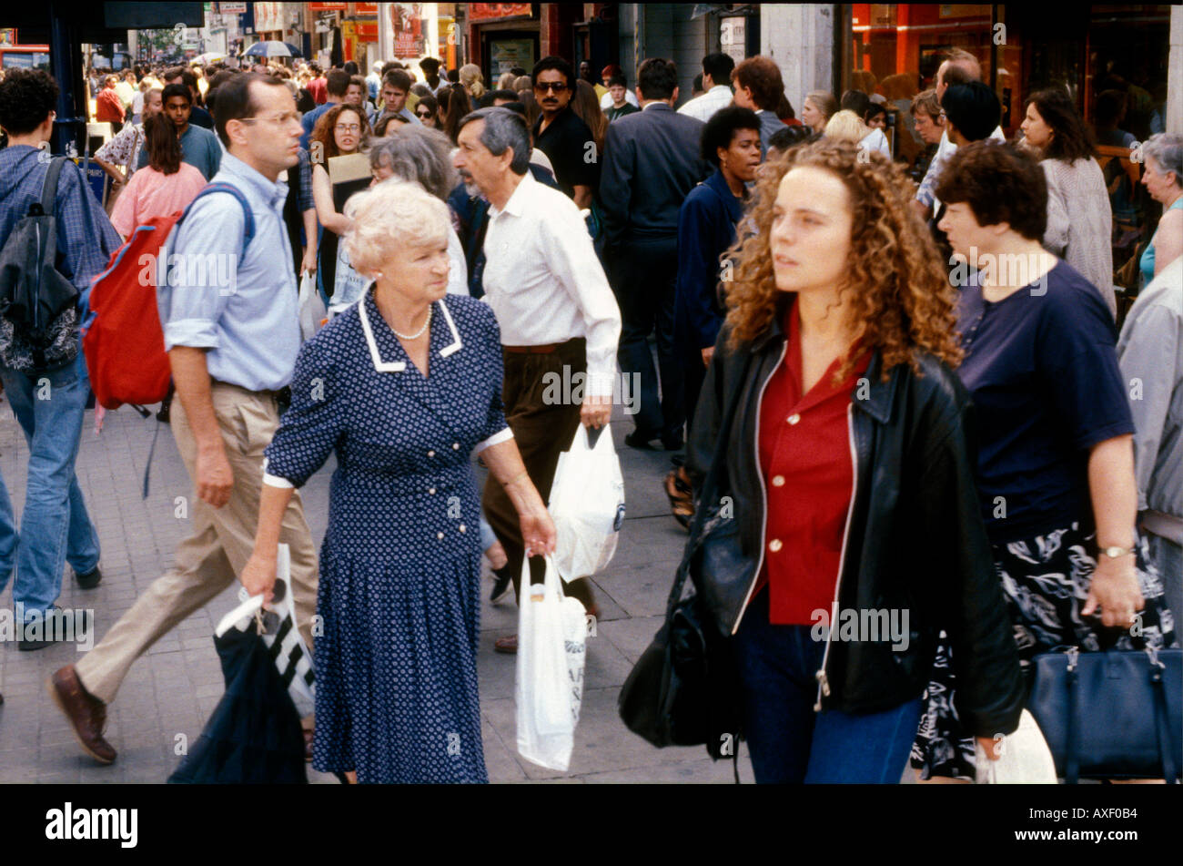 Crowded london street hi-res stock photography and images - Alamy