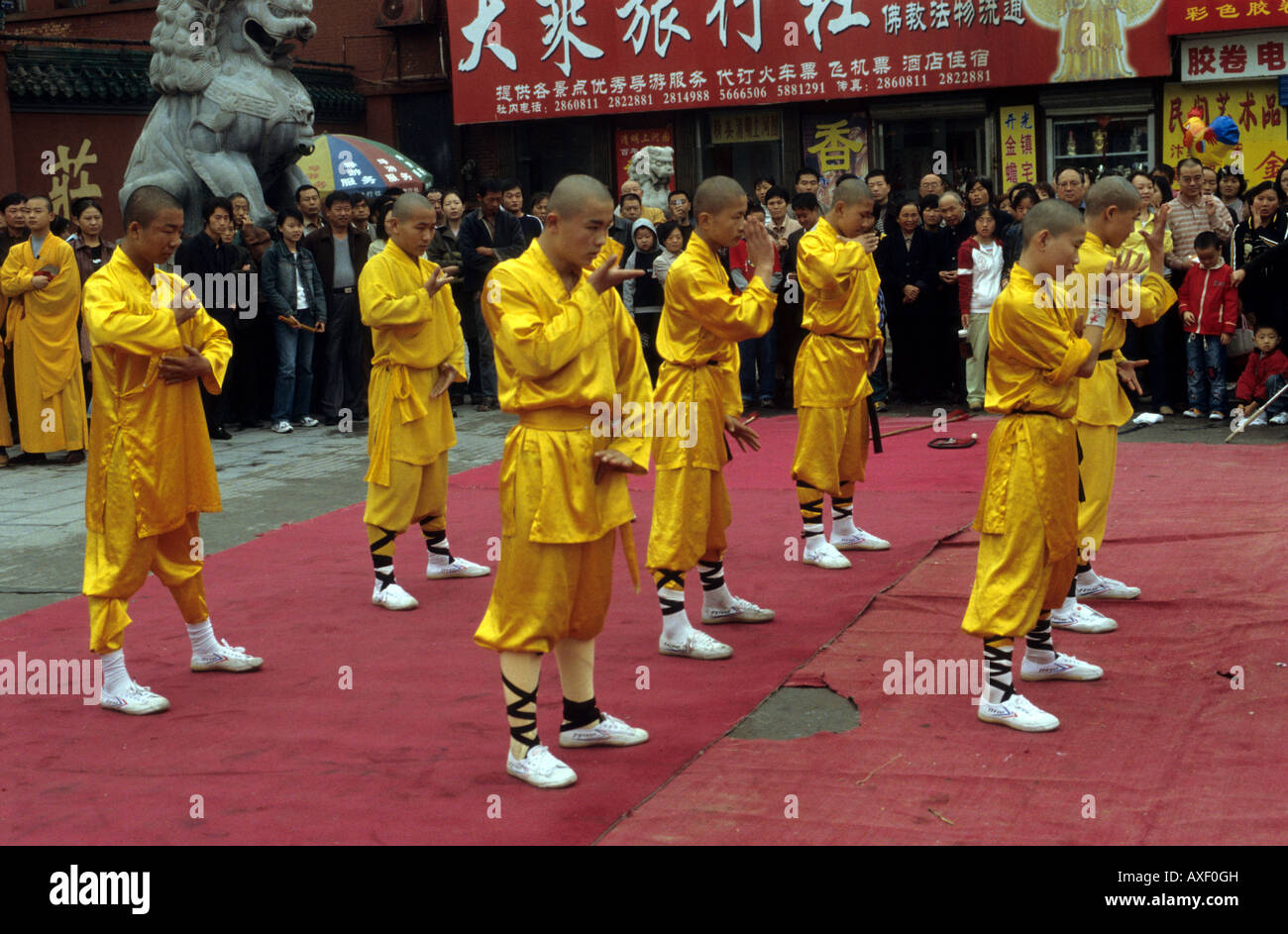 The Shaolin temple monks in action Henan China Stock Photo - Alamy The Shaolin temple monks in action Henan China Stock Photo - Alamy