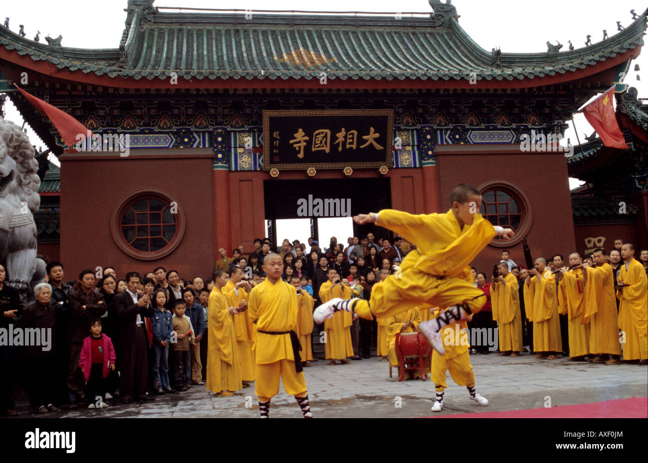 The Shaolin temple monks in action Henan province China Stock Photo - Alamy The Shaolin temple monks in action Henan province China Stock Photo - Alamy