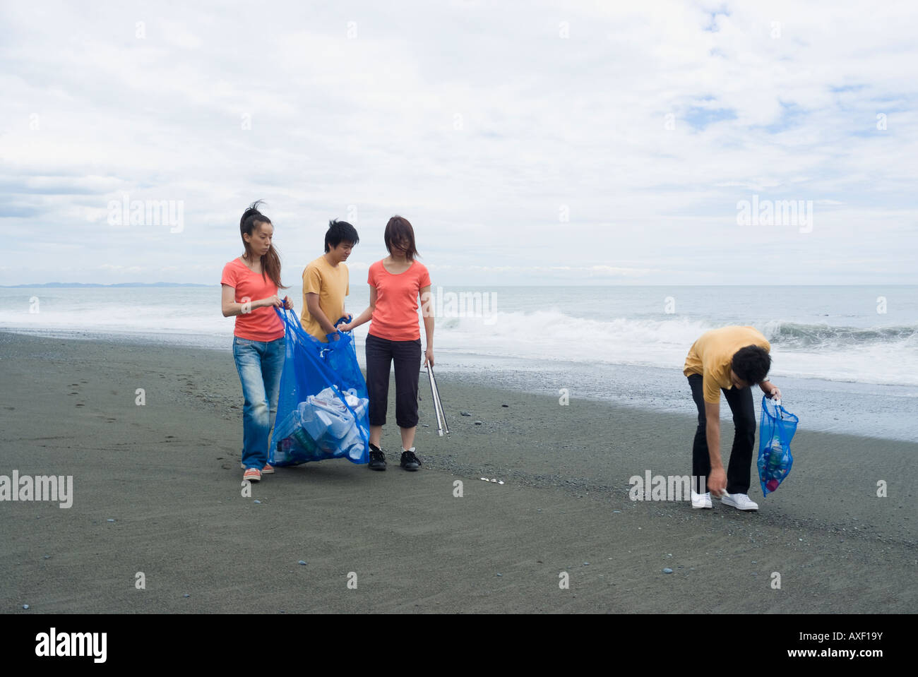 Cleaning sea beach hi-res stock photography and images - Alamy