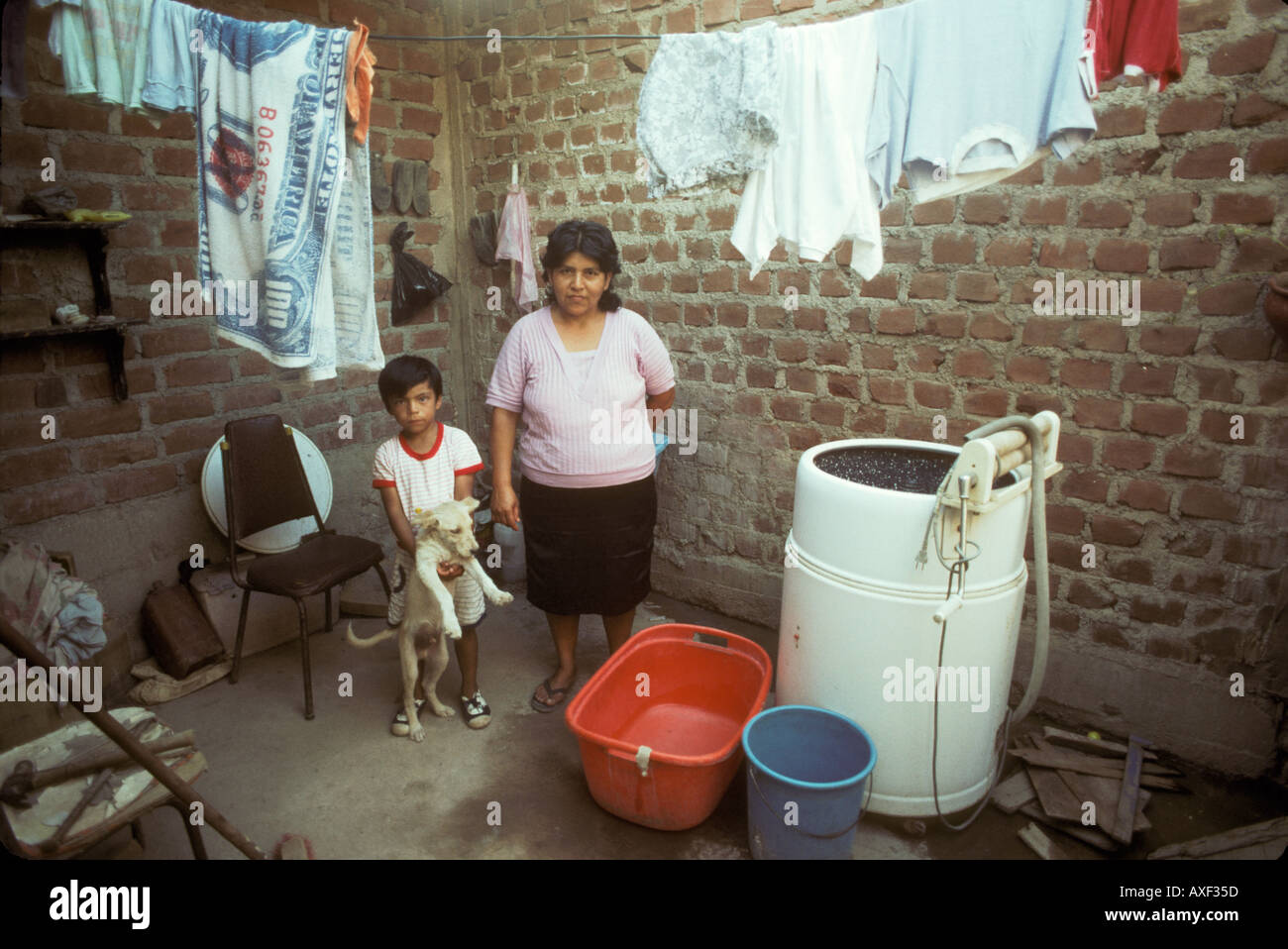 Poverty house hi-res stock photography and images - Alamy