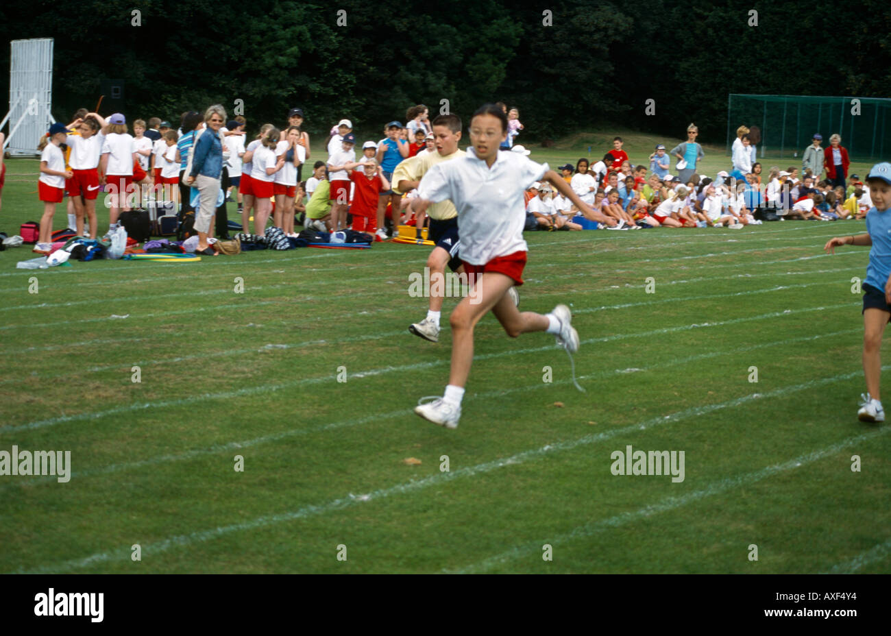 School sports day running hi-res stock photography and images - Alamy