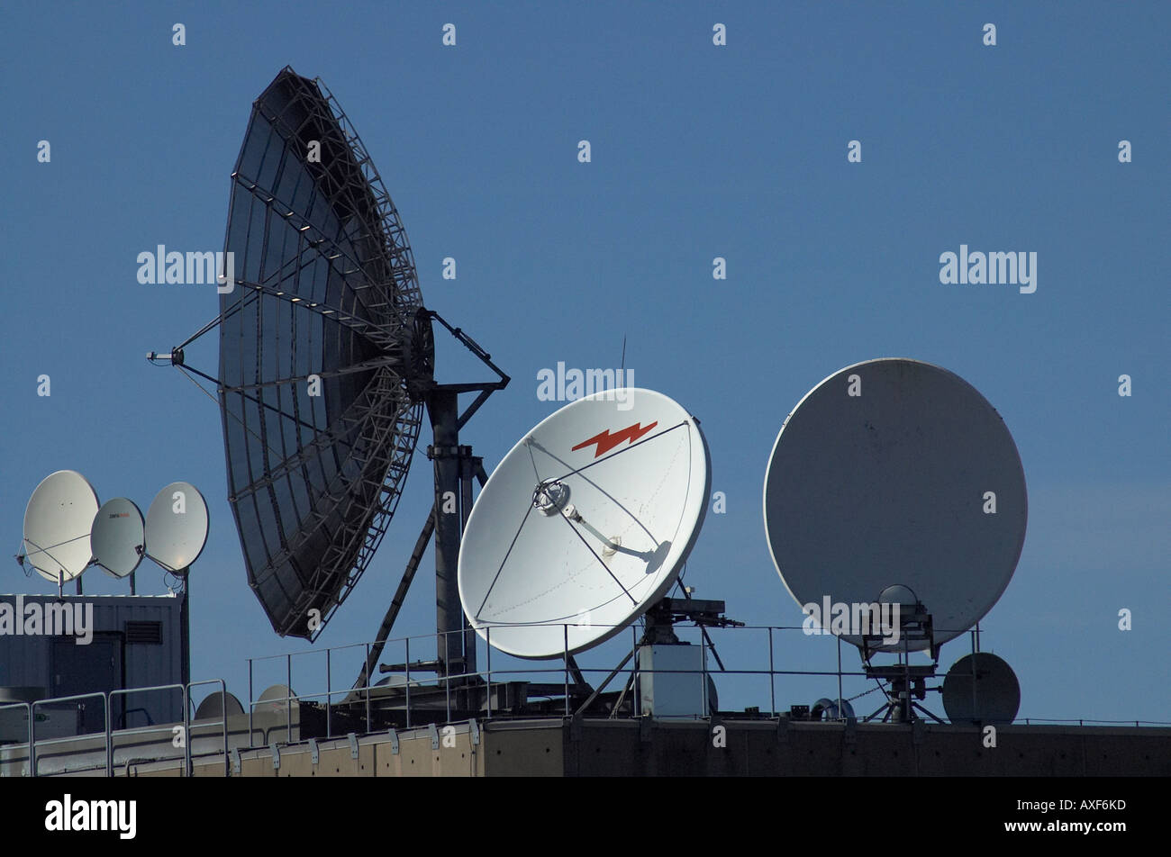Parabol antenna hi-res stock photography and images - Alamy