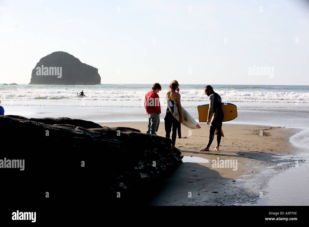 Surfer dudes hi-res stock photography and images - Alamy