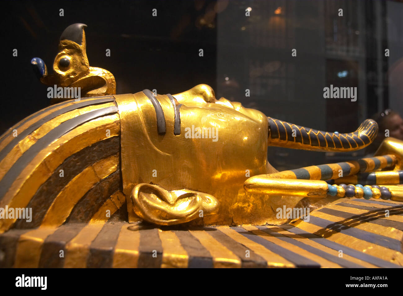 Gold coffin of tutankhamun hi-res stock photography and images - Alamy