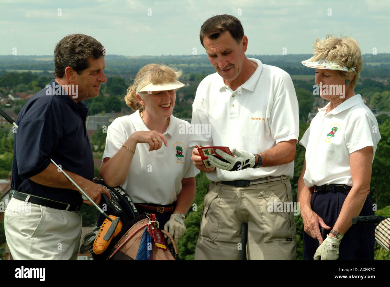 Comparing scores hi-res stock photography and images - Alamy