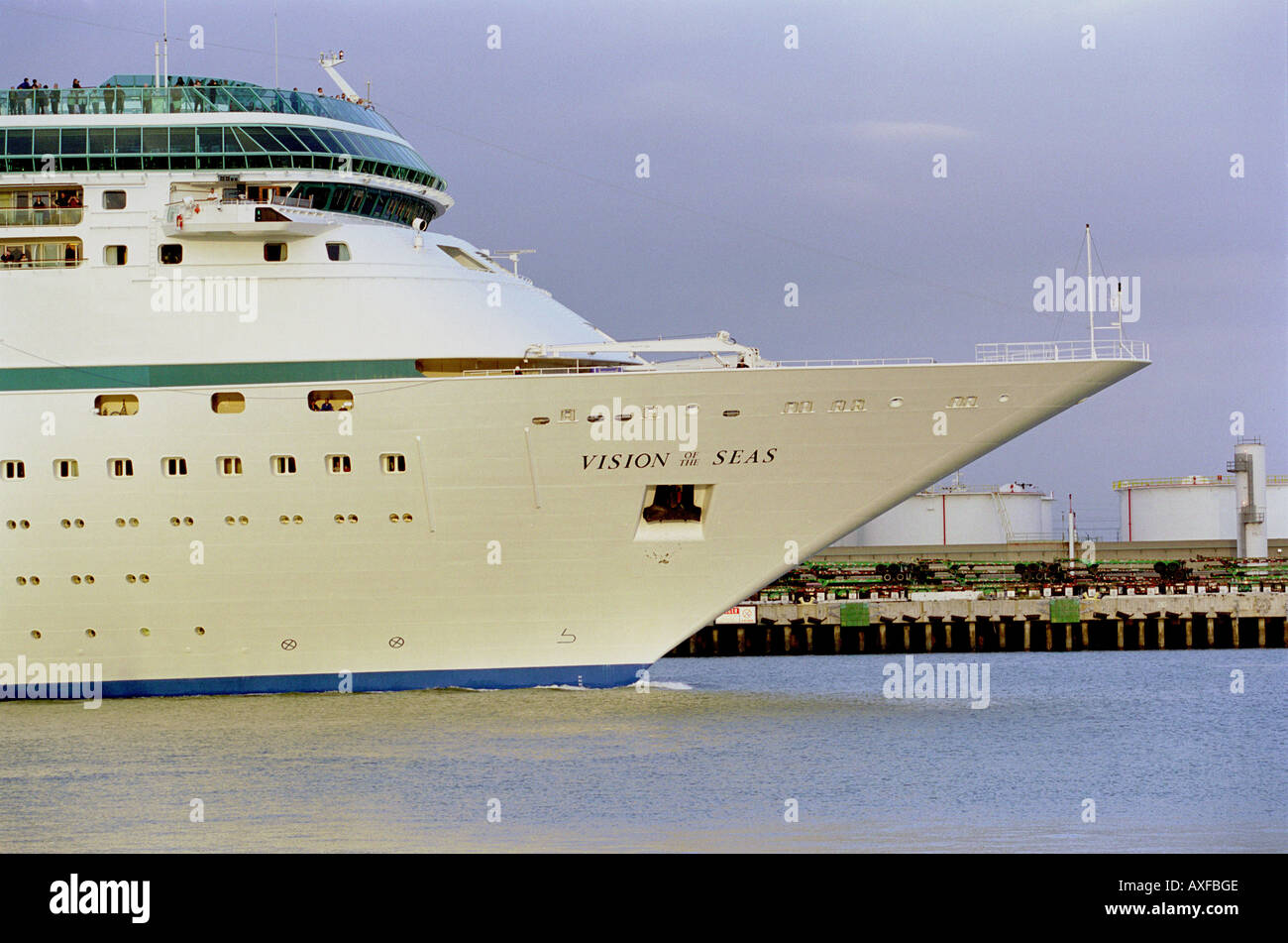 cruise ship vision of the seas caribbean cruise line international ...