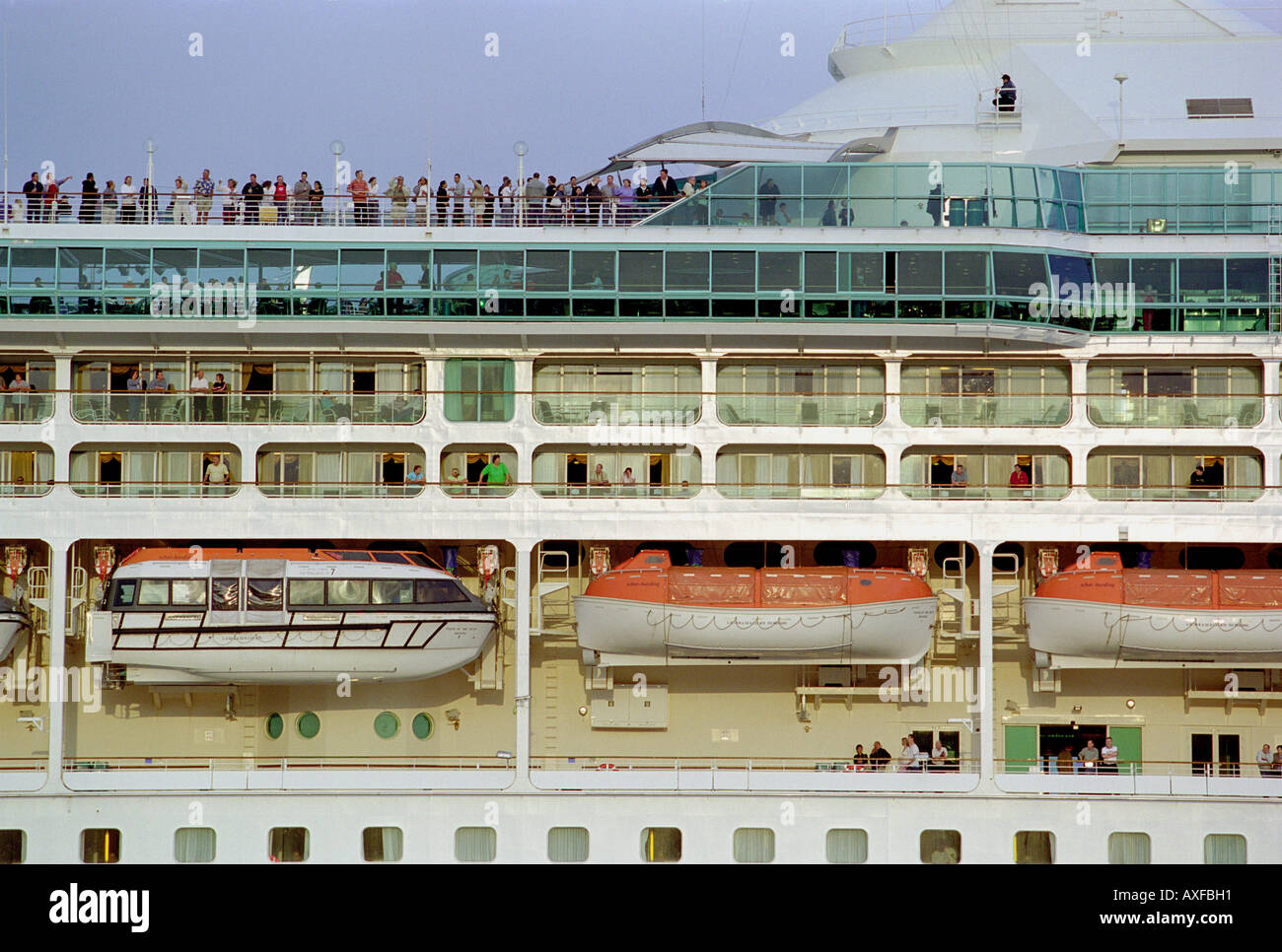 cruise ship vision of the seas caribbean cruise line international ...