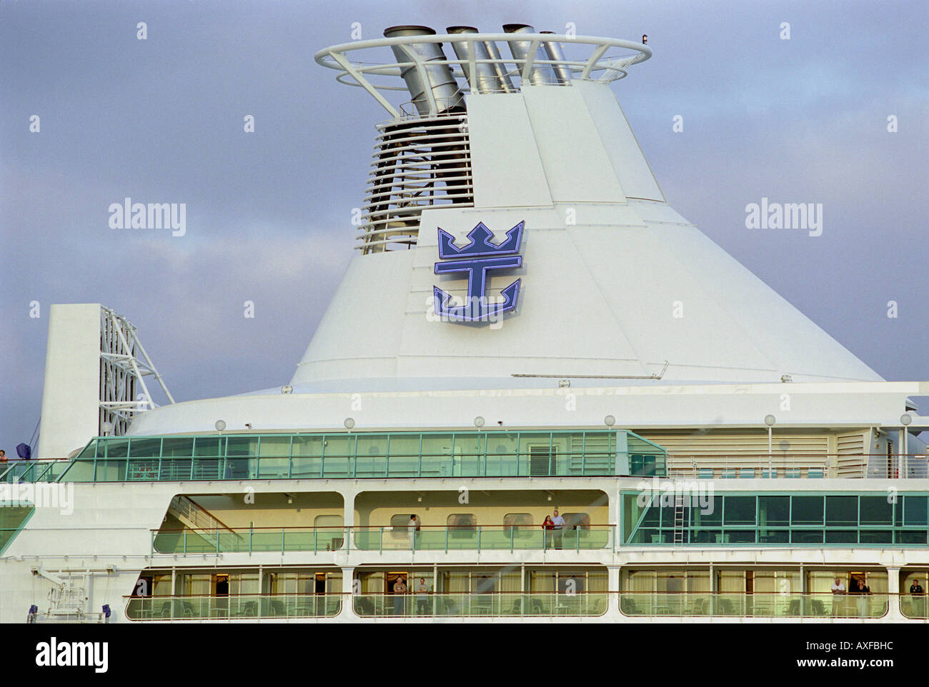 cruise ship vision of the seas caribbean cruise line international ...