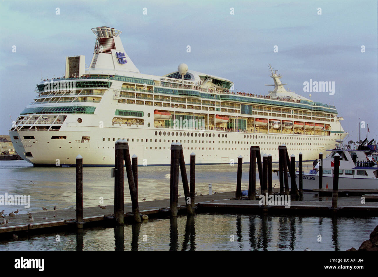 cruise ship vision of the seas caribbean cruise line international ...