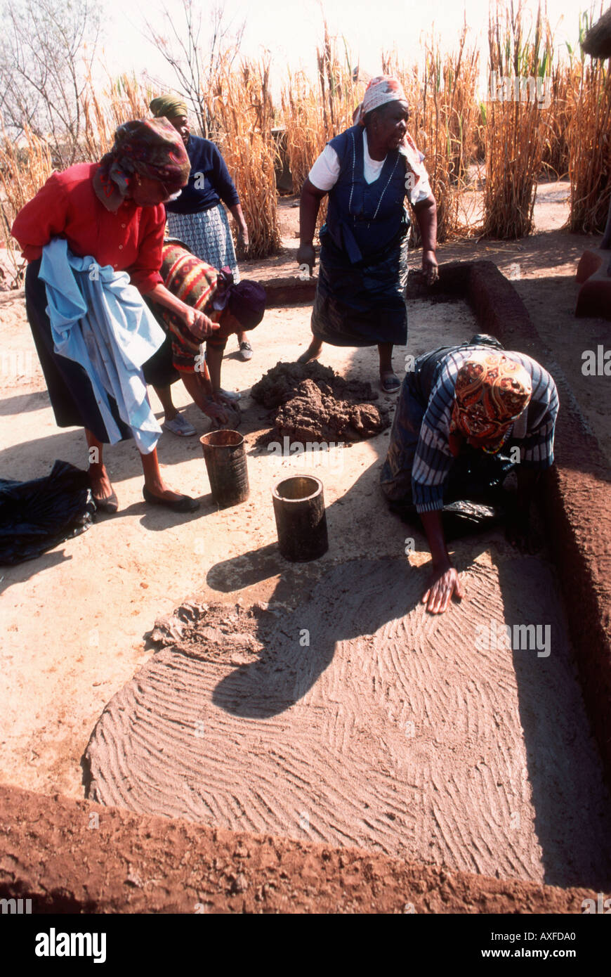 Traditional mud wall construction Stock Photo - Alamy