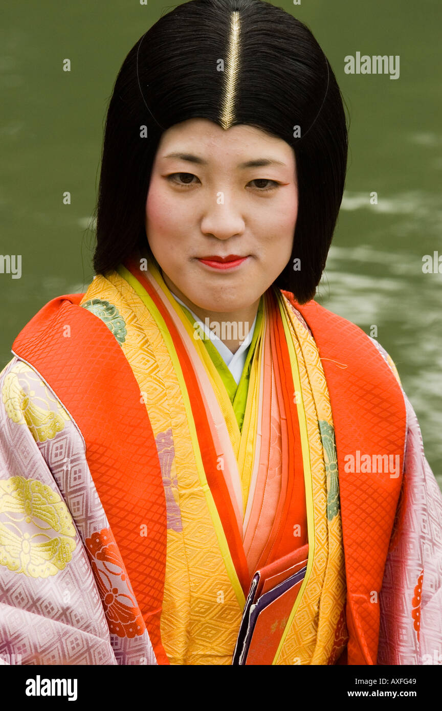 Heian period poem hi-res stock photography and images - Alamy