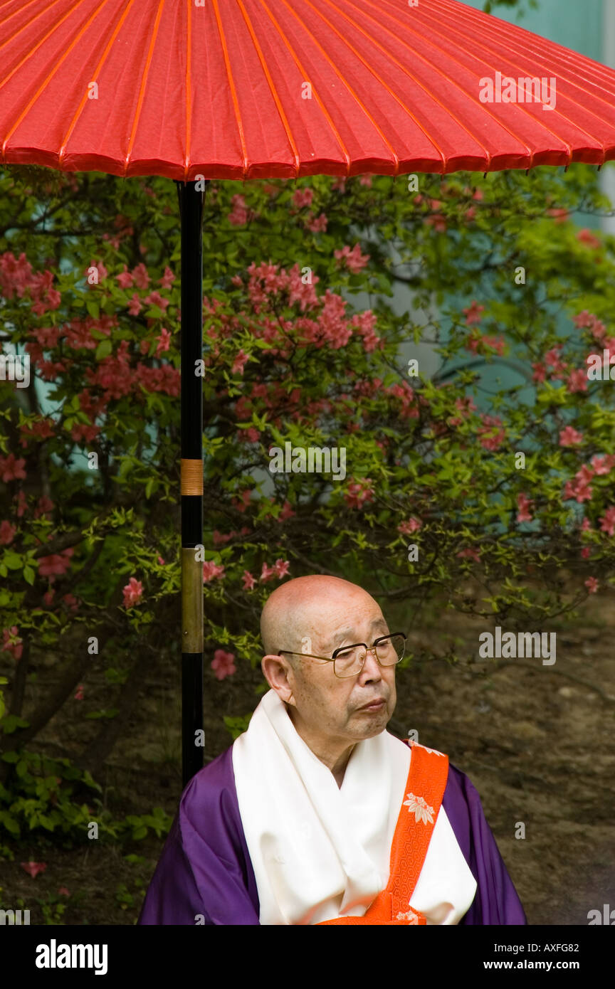 An elderly man dressed in Heian period costume at the Gokusui no en ...