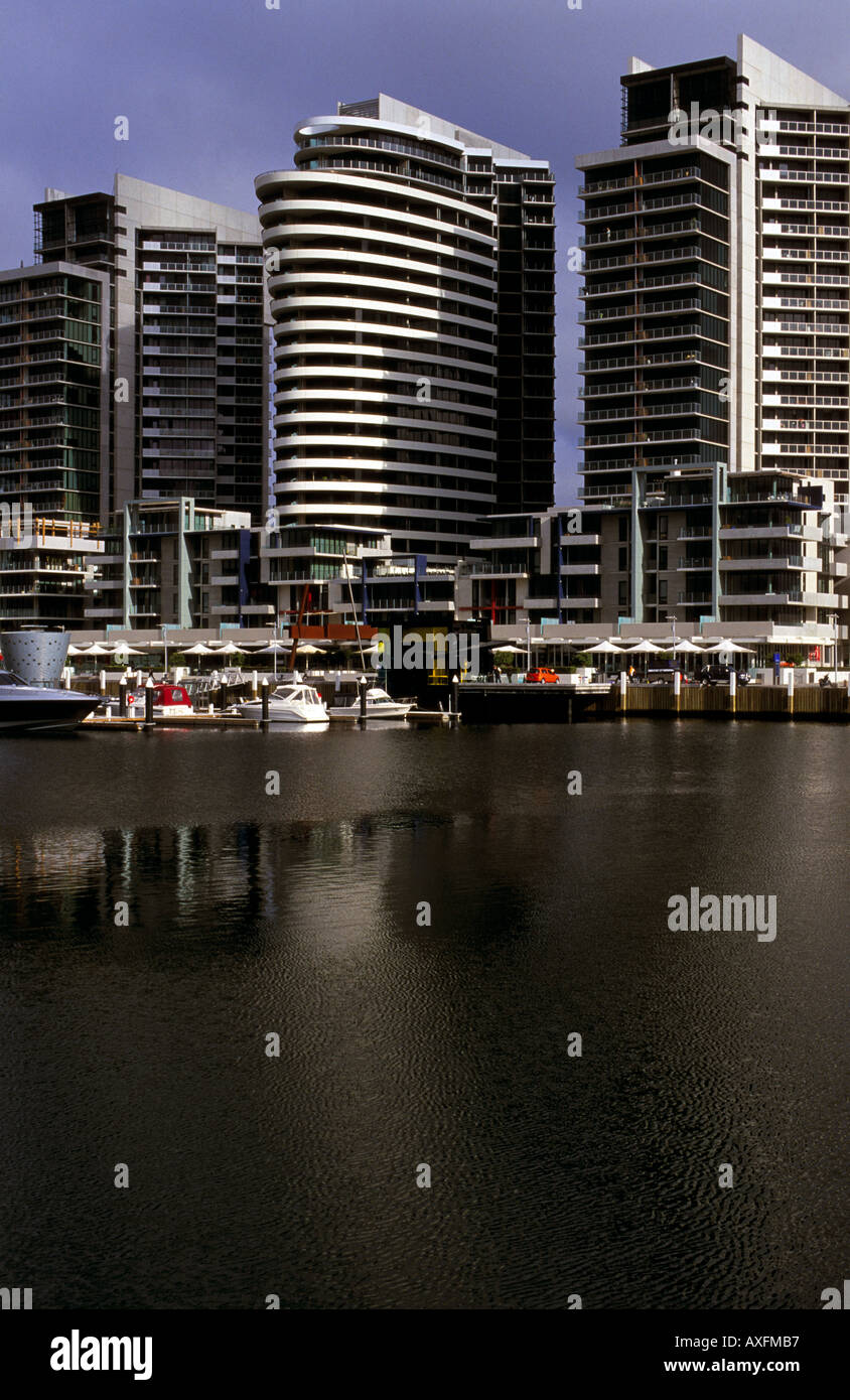 City dwellings marina boats hi-res stock photography and images - Alamy