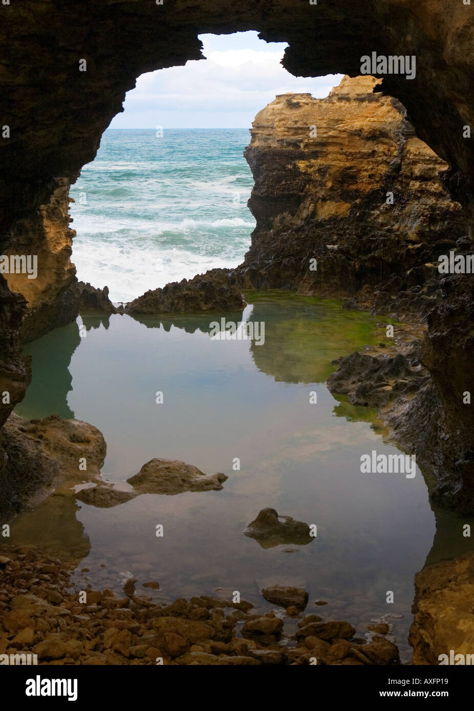 Cove entrance waves hi-res stock photography and images - Alamy