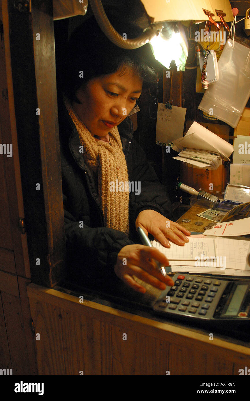 A cashier at Tsukiji fish market Stock Photo - Alamy