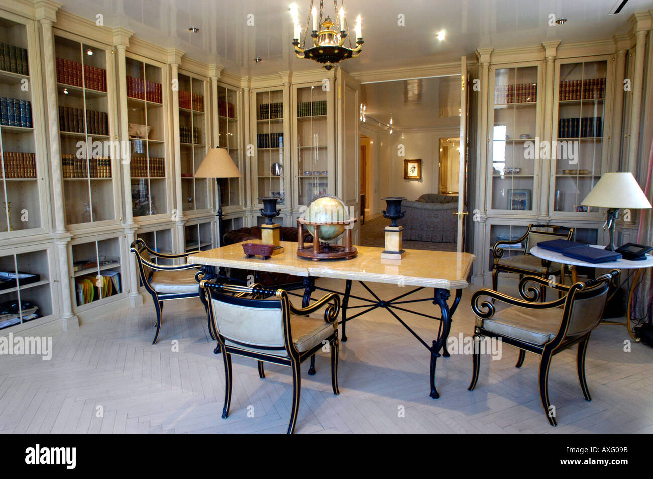 Study in a Manhattan apartment Stock Photo - Alamy