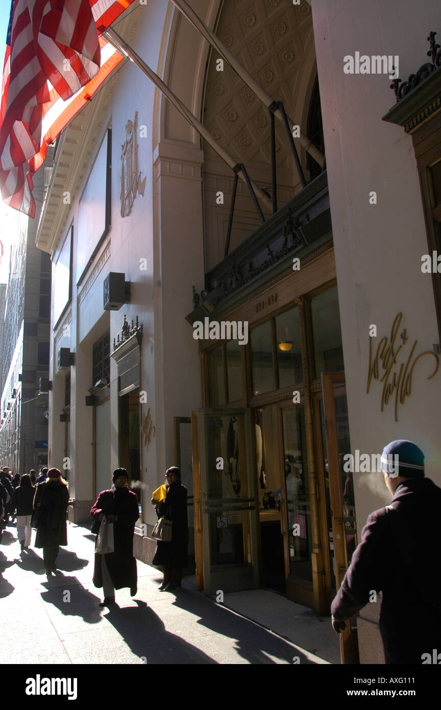 The flagship Lord Taylor Department Store on Fifth Ave Stock Photo - Alamy