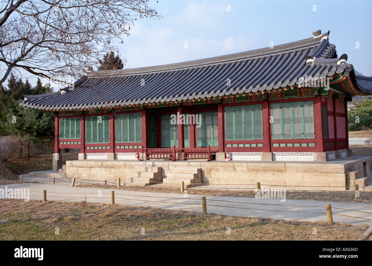 Korean Architecture of a building at Kyongbokkung Palace Seoul city ...