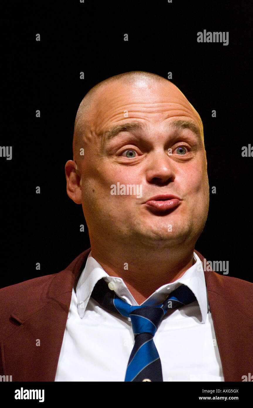 Stand up comedy pub hi-res stock photography and images - Alamy