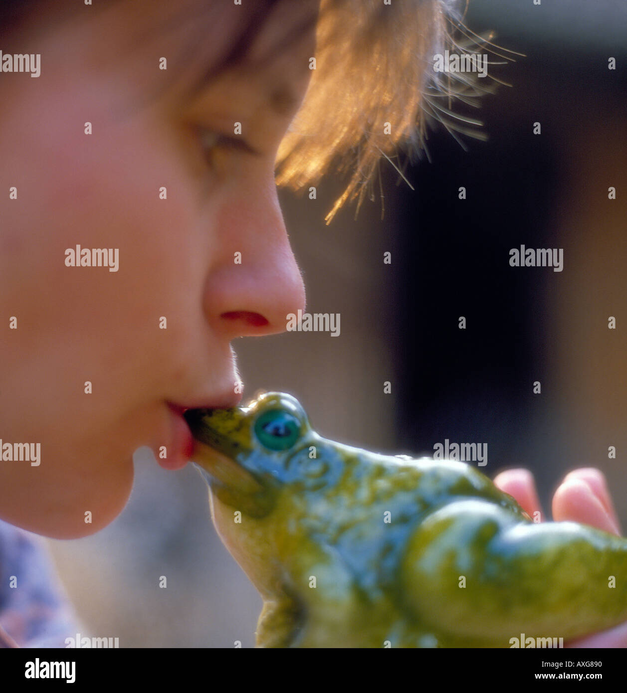 Woman kissing a frog hi-res stock photography and images - Alamy