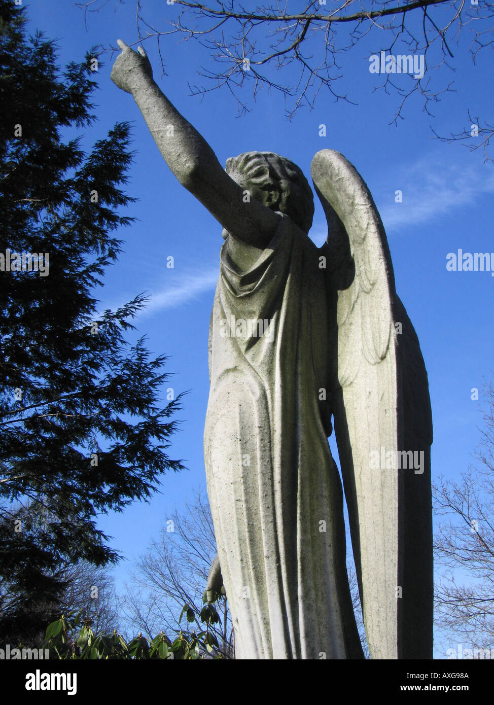Statue of an angel Stock Photo - Alamy
