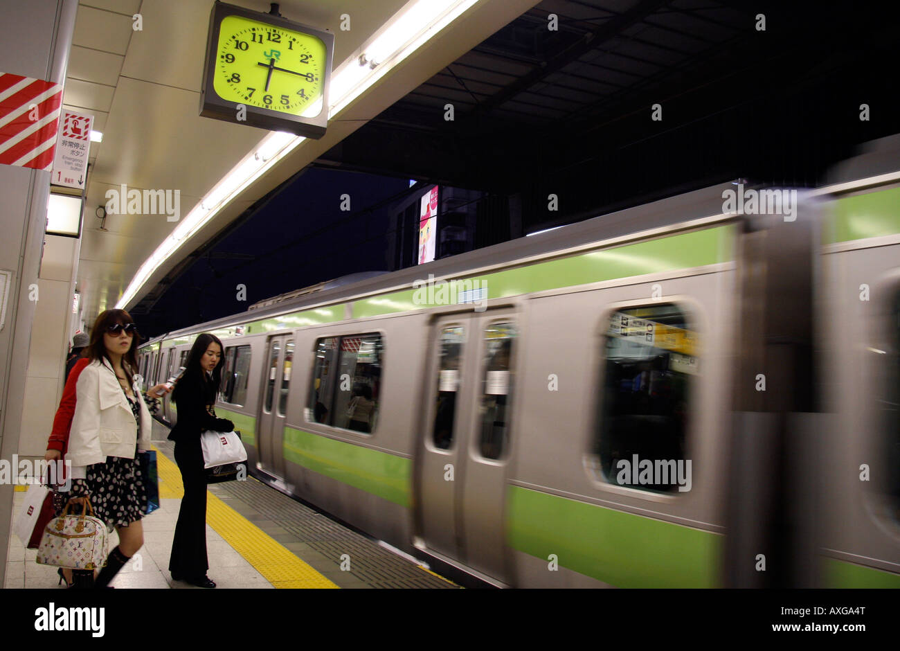 Shinkansen tokyo station japon hi-res stock photography and images - Alamy