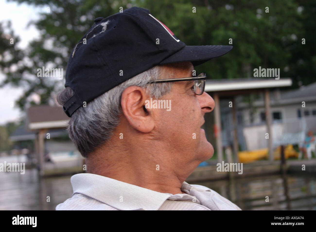 Profile man wearing baseball cap hi-res stock photography and images ...