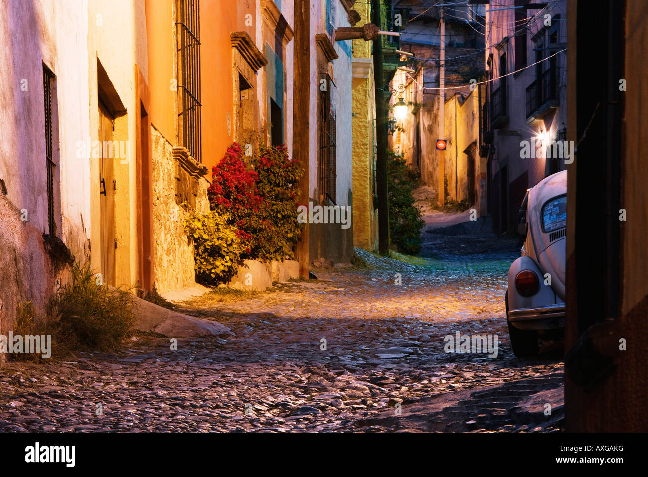 Alleyway guanajuato hi-res stock photography and images - Alamy