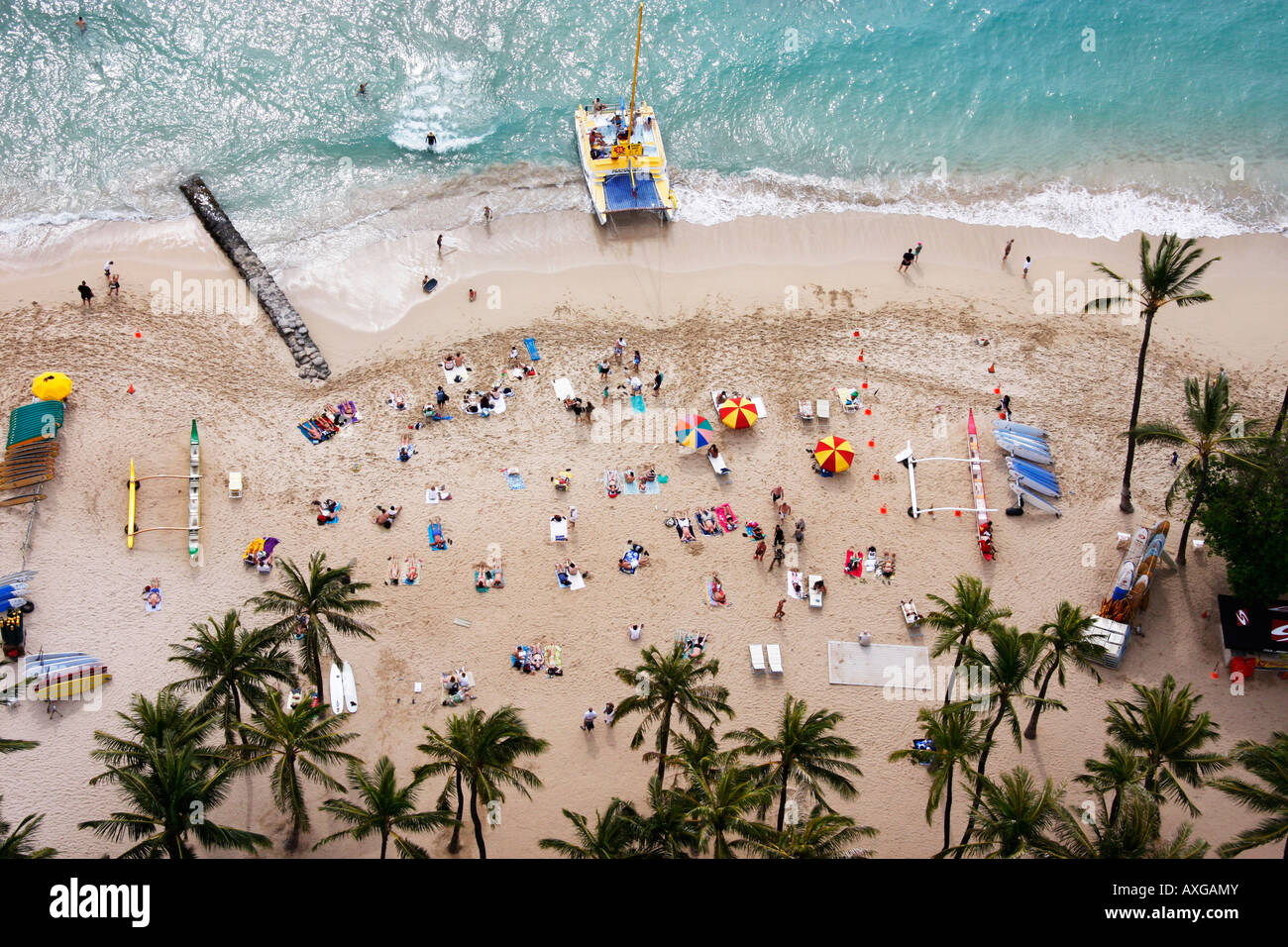 Waikiki beach crowd hi-res stock photography and images - Alamy