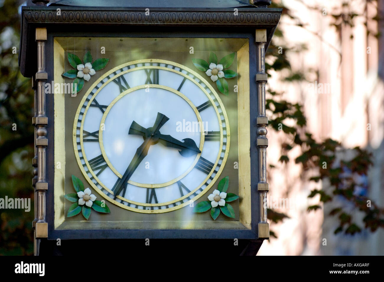Steampowered clock hi-res stock photography and images - Alamy
