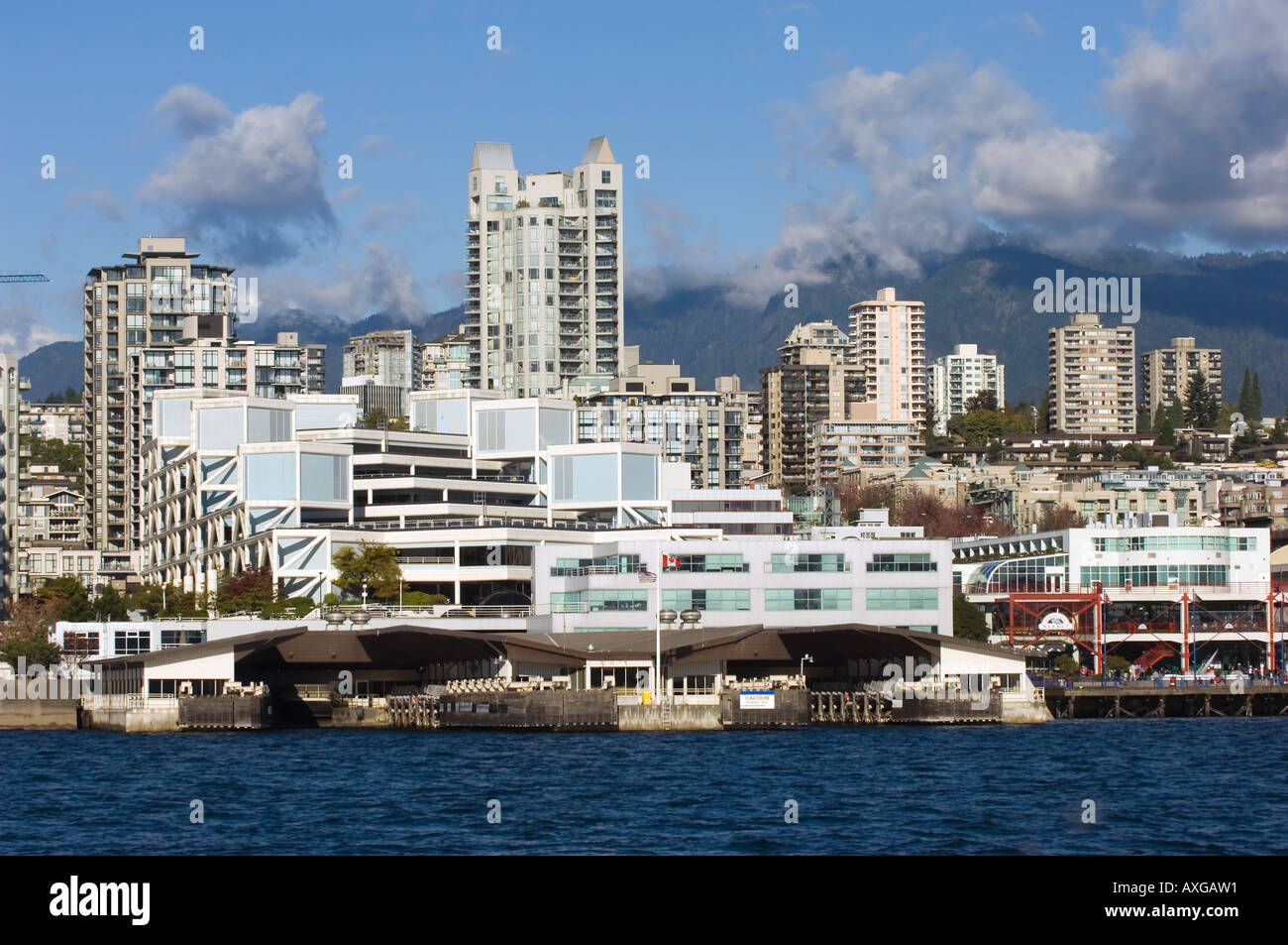 North vancouver waterfront market hi-res stock photography and images ...