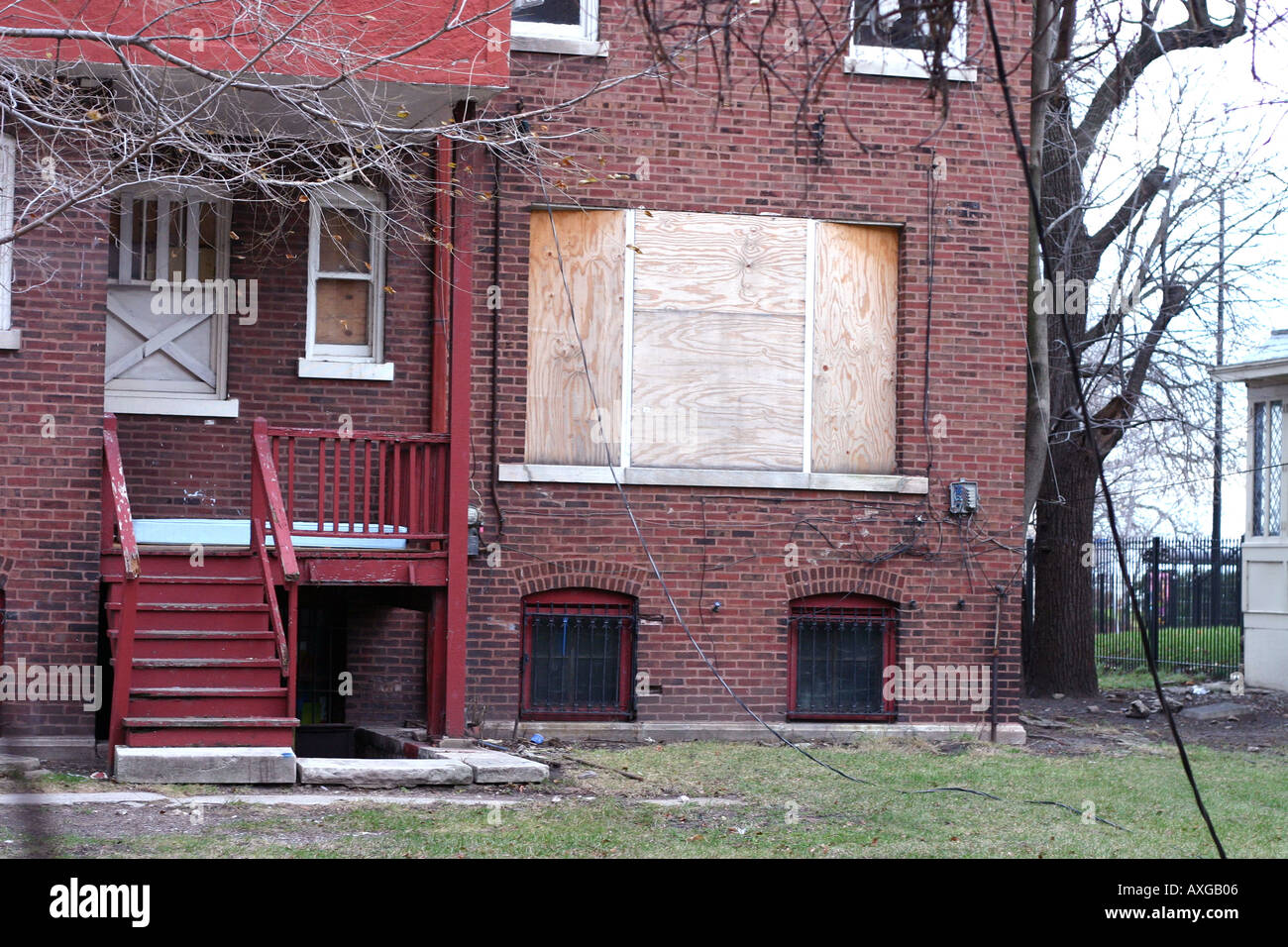 Boarded up house Stock Photo - Alamy