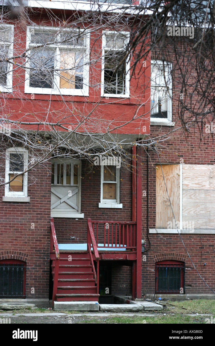 Boarded up house Stock Photo - Alamy