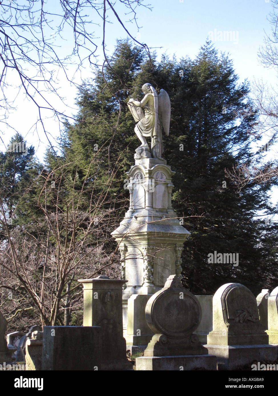 Reading statue foot hi-res stock photography and images - Alamy