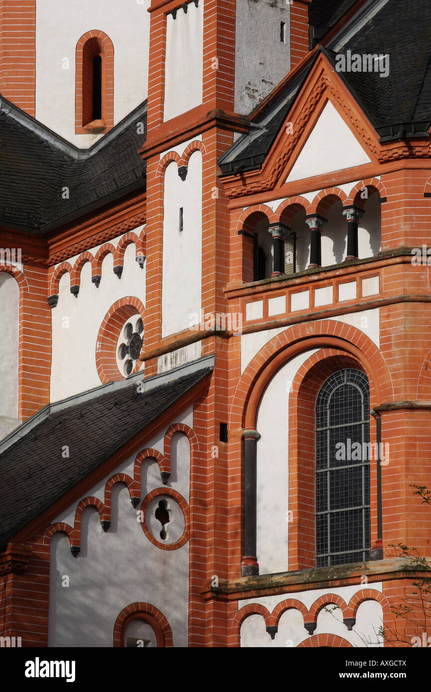 Sinzig, Pfarrkirche St. Peter, Blick von Südosten, Detail Stock Photo ...