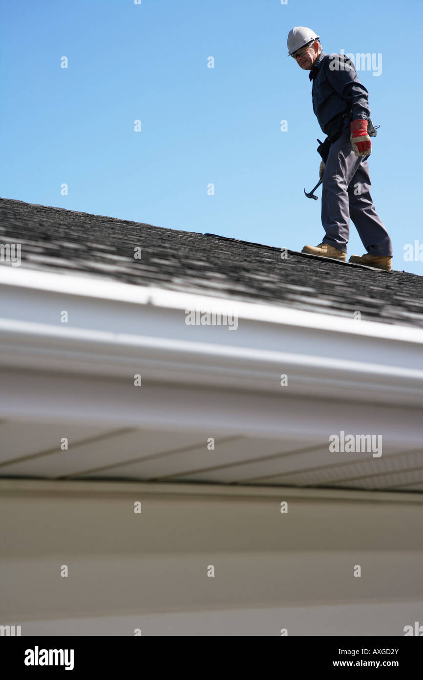 Maintain roofing hi-res stock photography and images - Alamy