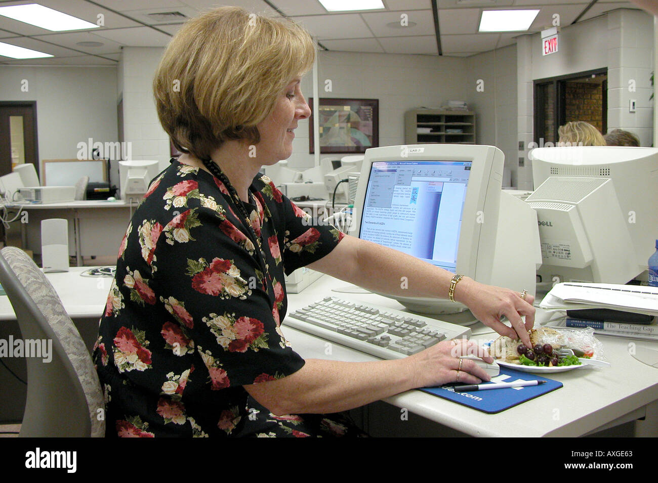 Working during lunch desk hi-res stock photography and images - Alamy