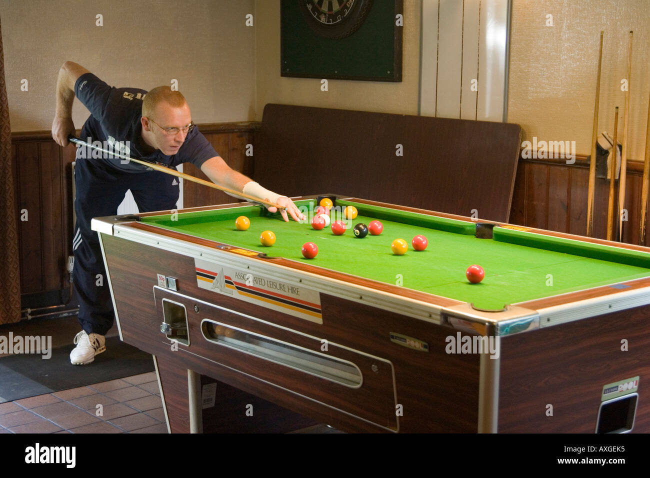 English pool table hi-res stock photography and images - Alamy
