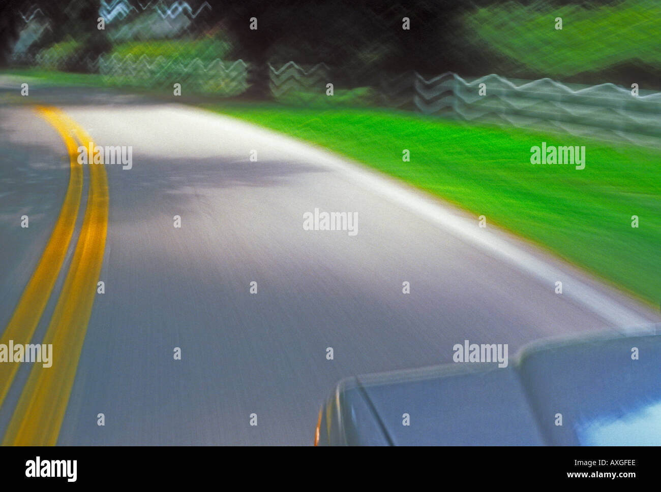 Country road view hi-res stock photography and images - Alamy