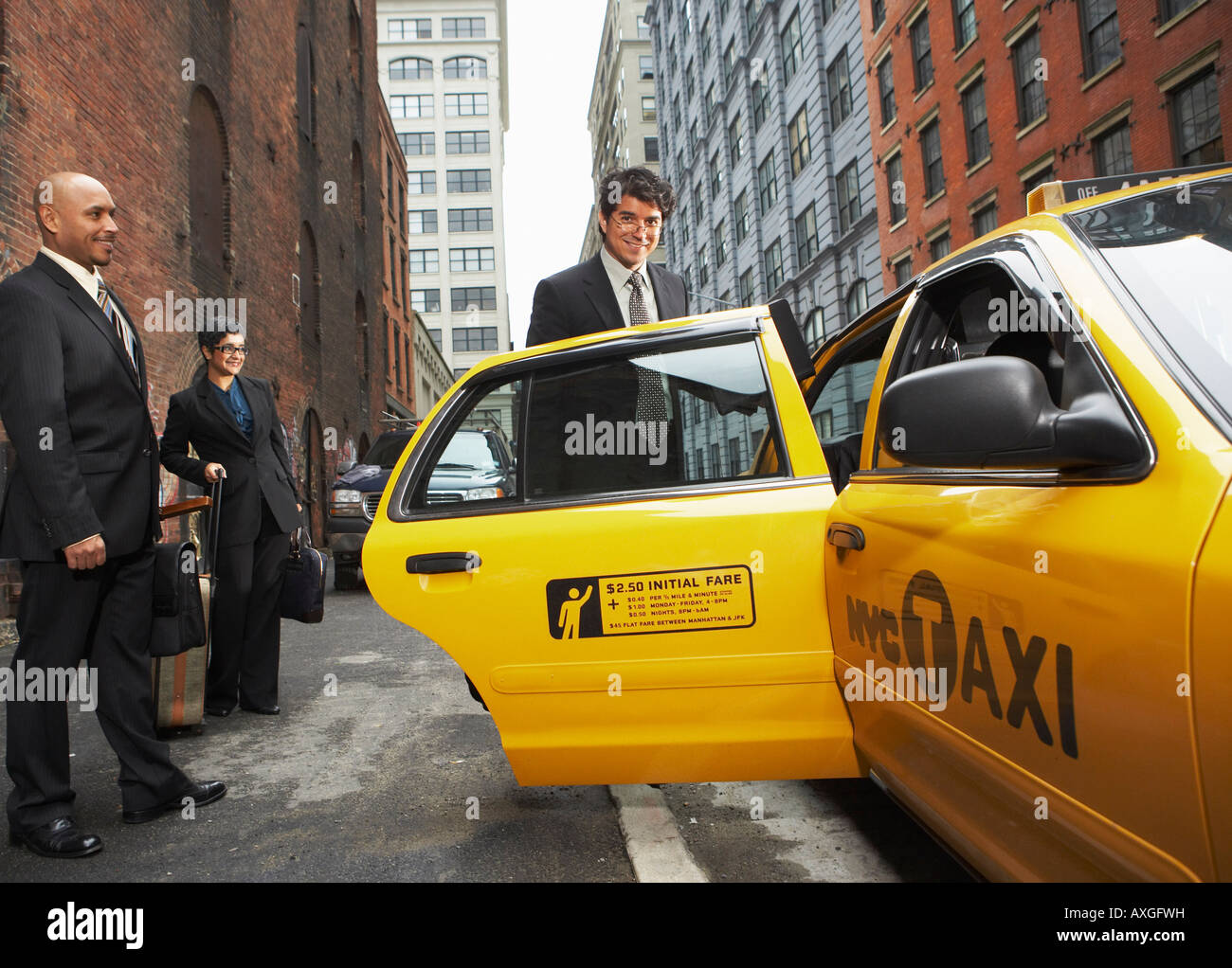 Person leaving new york city suitcase hi-res stock photography and ...