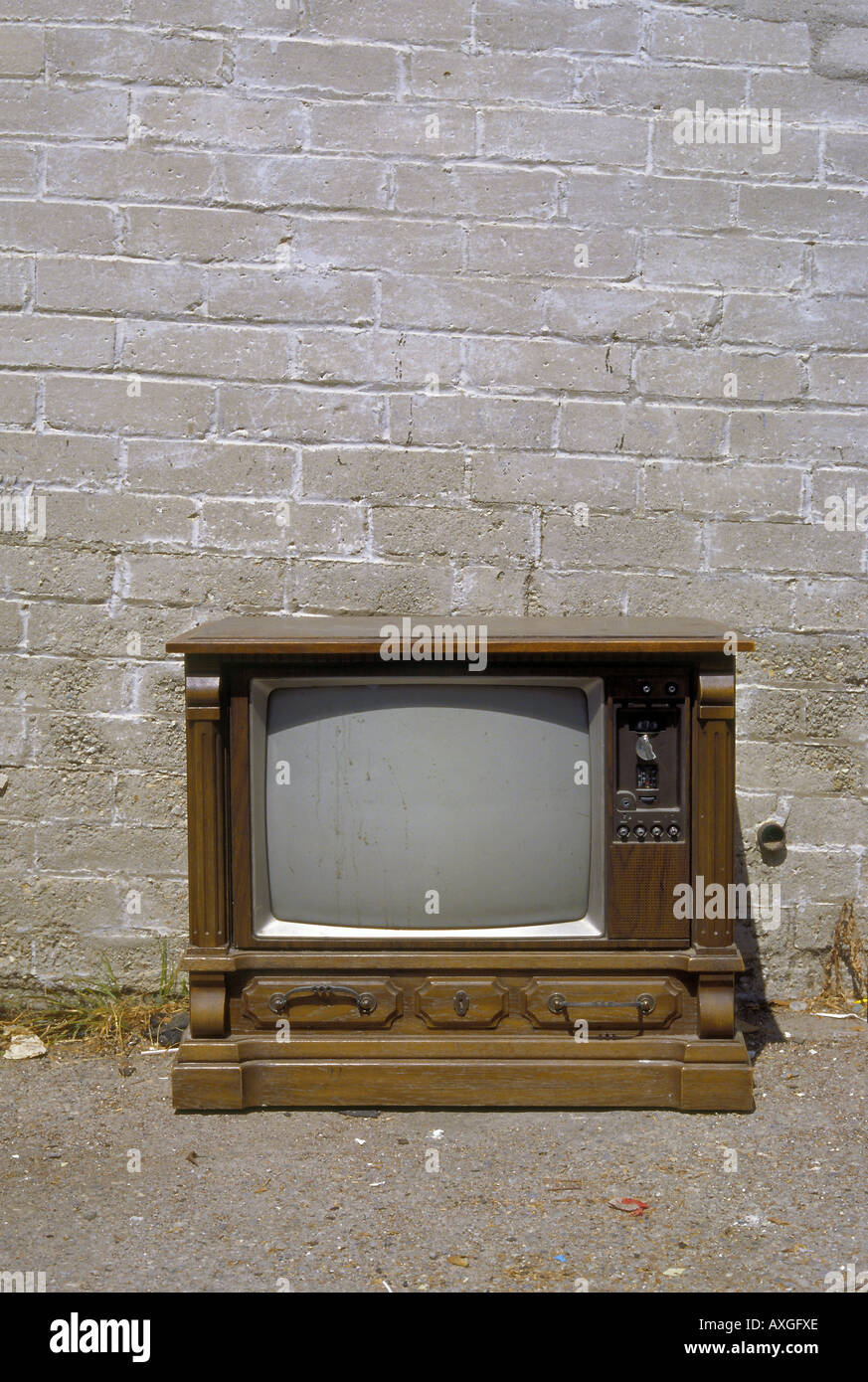 Old style television set left in an alley in Westchester, Los Angeles ...
